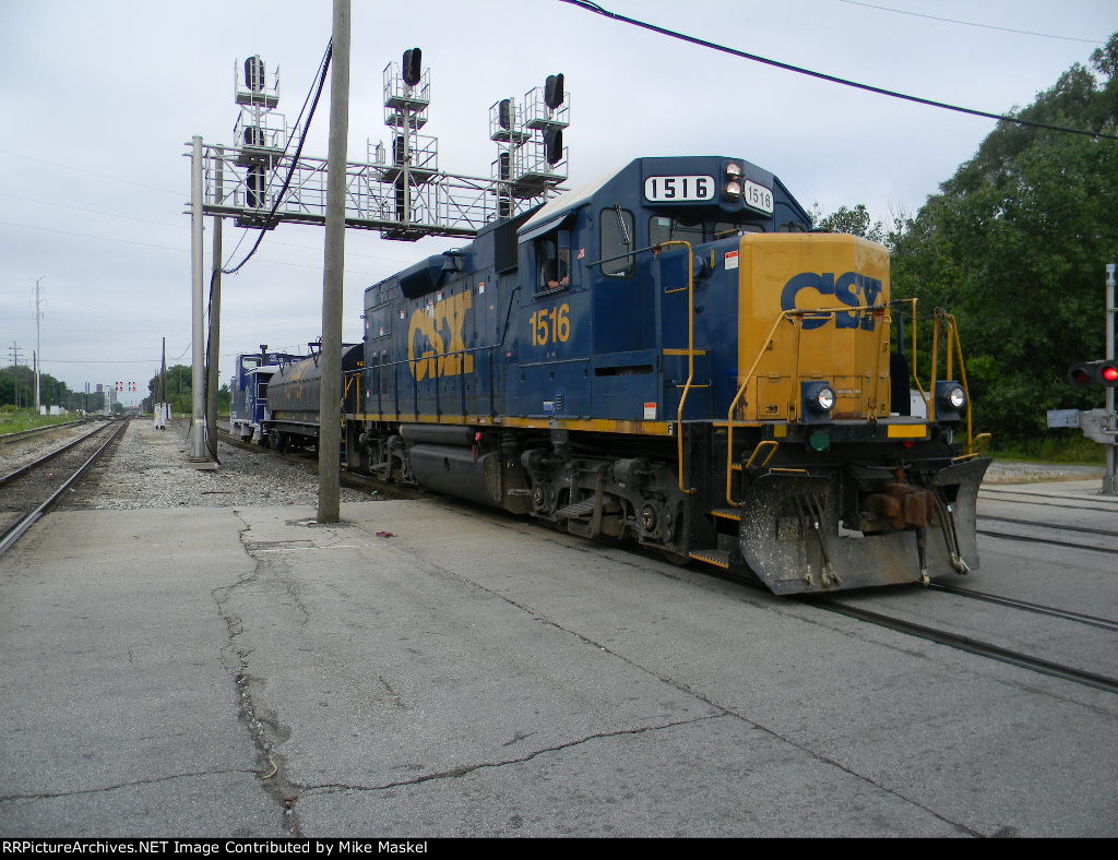 CSX 1516 @ CABOOSE 900433